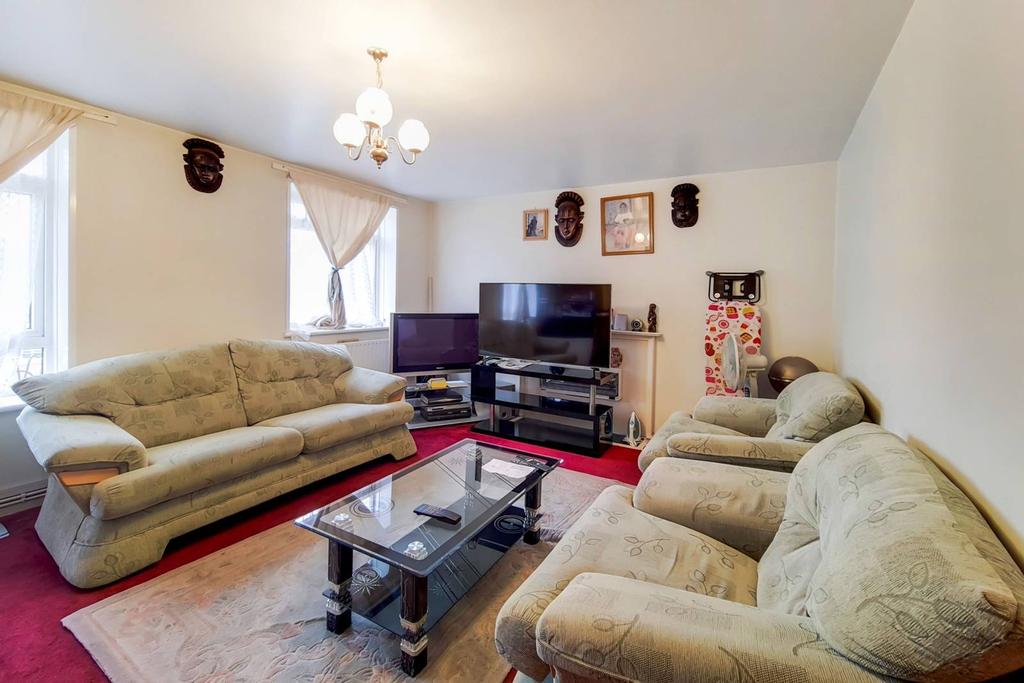 Allen Edwards Drive, Nine Elms... 3 bed flat - £450,000
