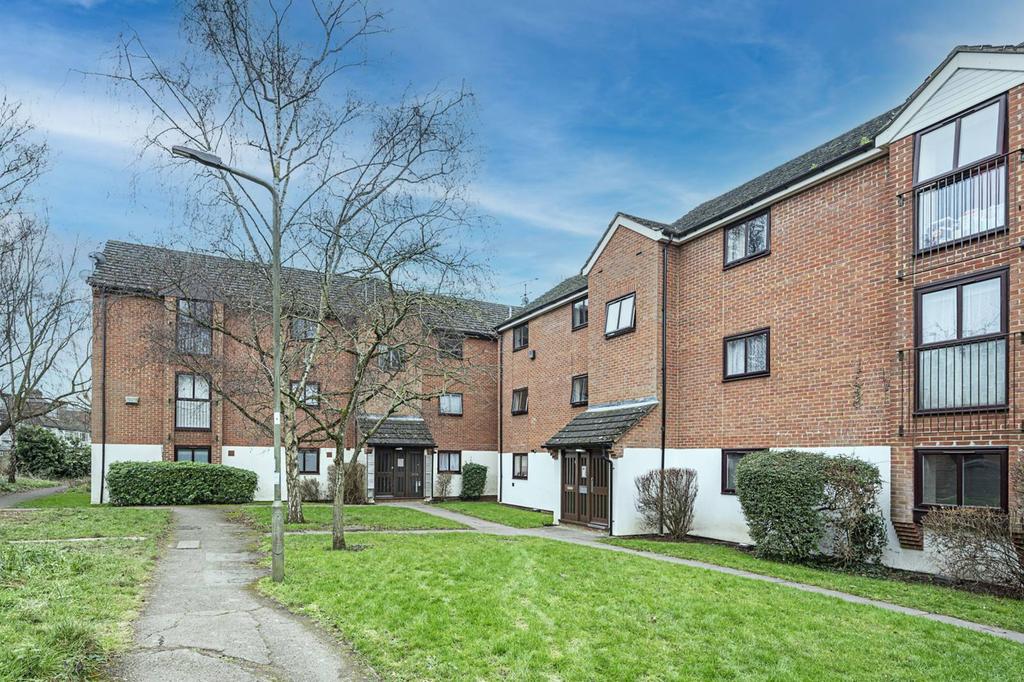 Wheatley Close, Hendon, London, NW4 Studio - £250,000