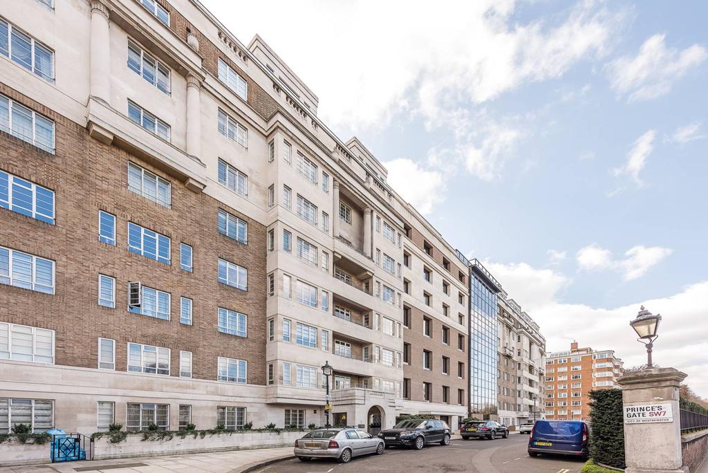 Princes Gate, Knightsbridge, London, SW7 Studio - £1,517 pcm (£350 pw)