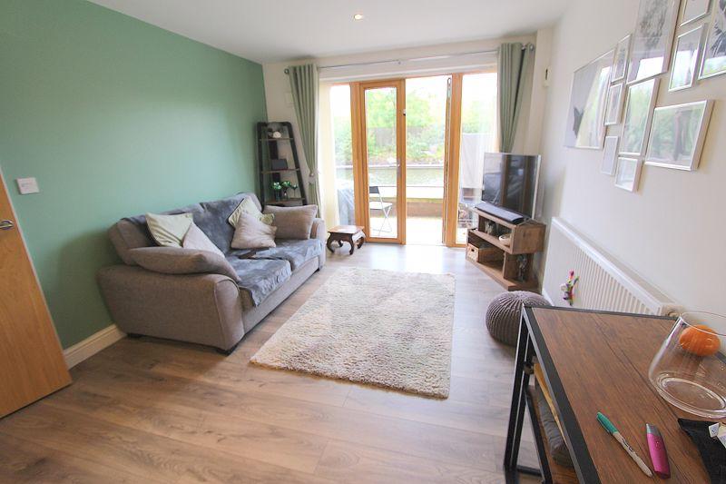 Wave Close, Walsall 2 bed apartment - £850 pcm (£196 pw)