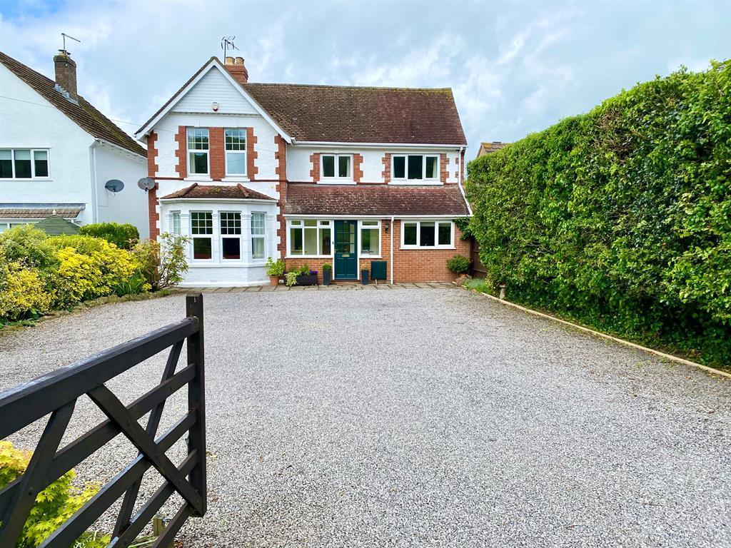 Dursley Road, Dursley, GL11 6PP 4 bed detached house - £565,000