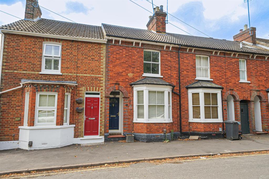 Waterloo Road, Linslade 2 bed terraced house - £350,000