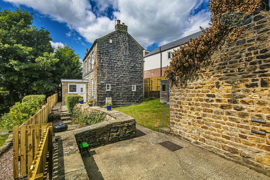 Fairbarn Road, Stannington, S6 5PP 3 bed cottage - £320,000