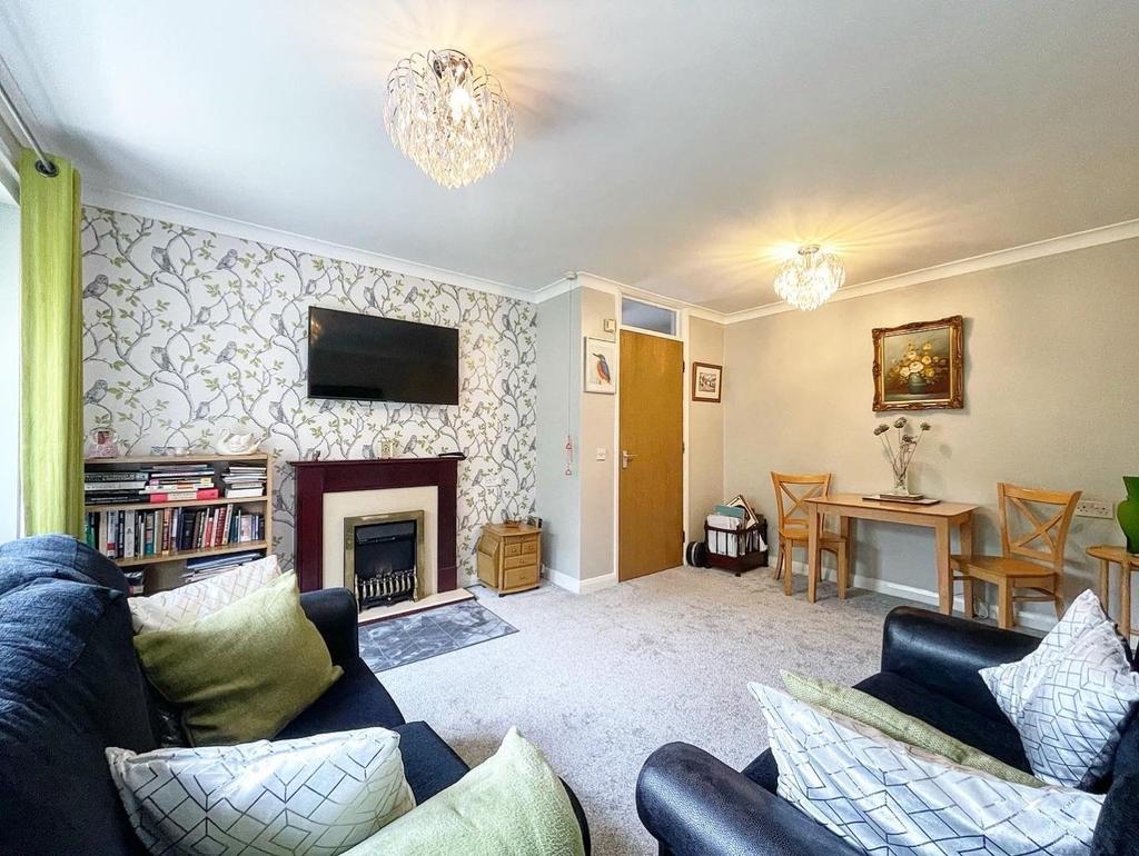 Ashby Court, Barnsley 2 bed semi-detached bungalow - £80,000