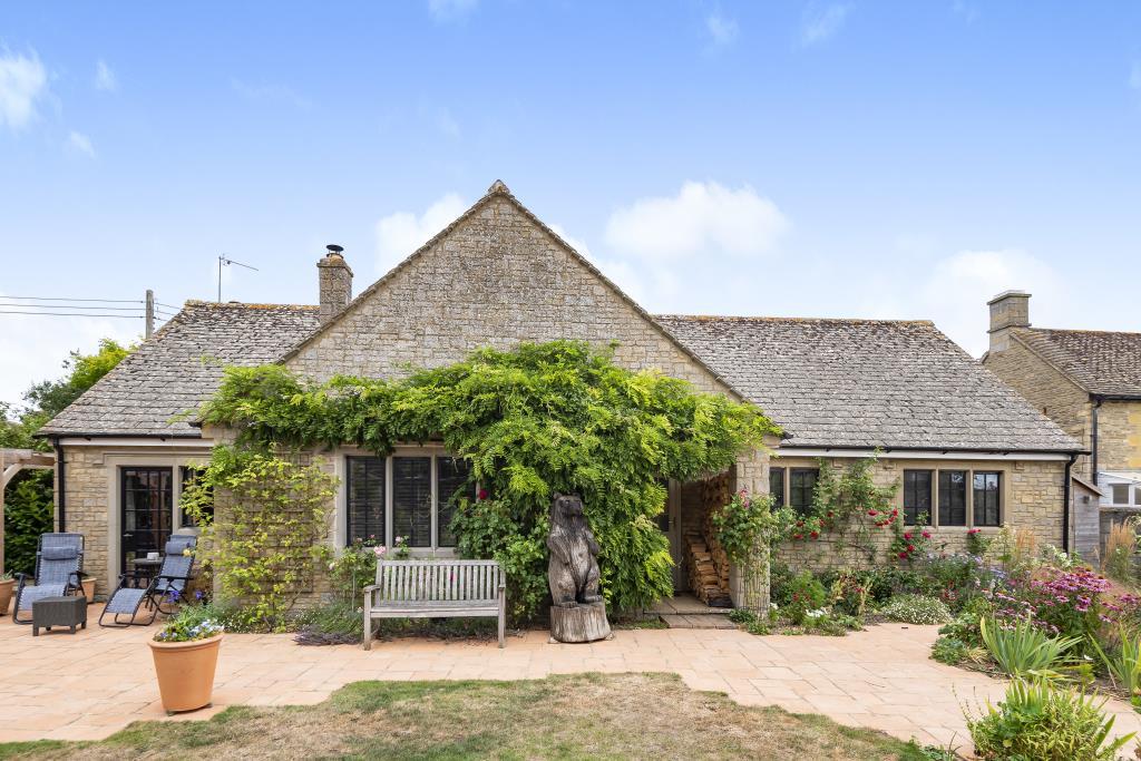 Lechlade Road, Langford, GL7 4 bed detached bungalow - £2,400 pcm (£554 pw)