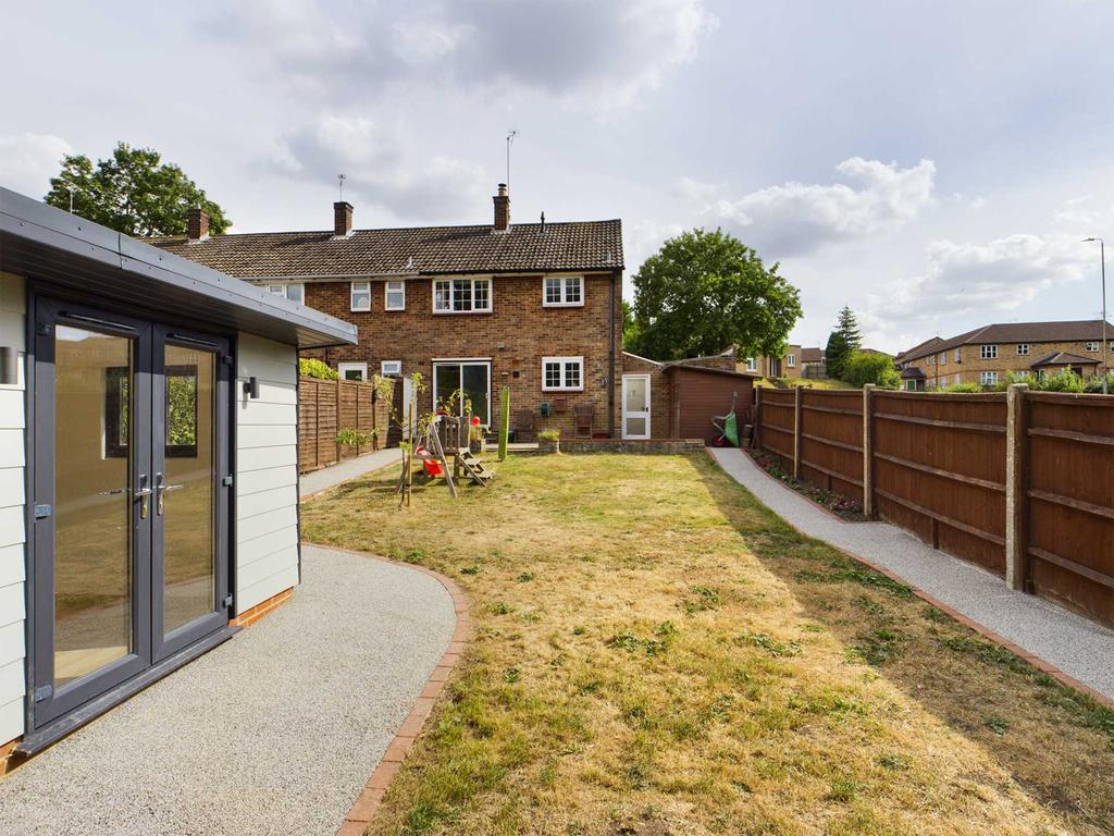 Fletcher Way, Hemel Hempstead 3 bed end of terrace house - £435,000