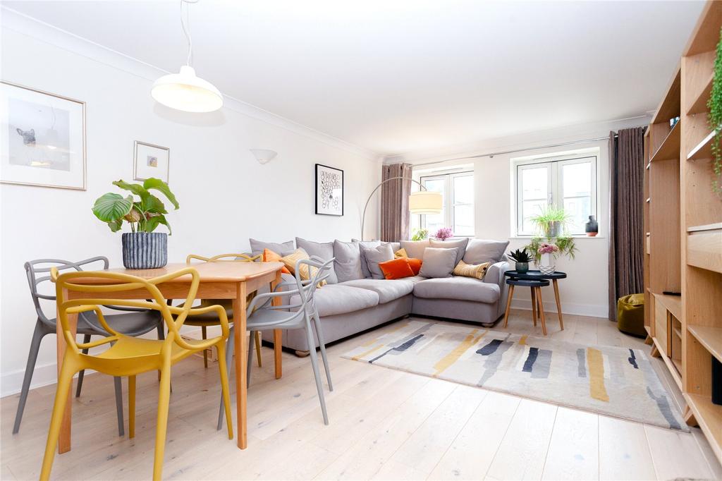Hepworth Court, Anderson Square... 1 bed flat - £2,167 pcm (£500 pw)