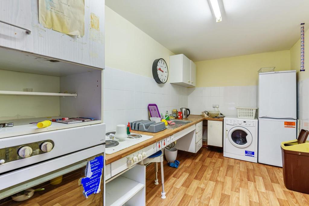 Bray Road, Inglis Barracks, Mill Hill 2 bed flat for sale - £350,000