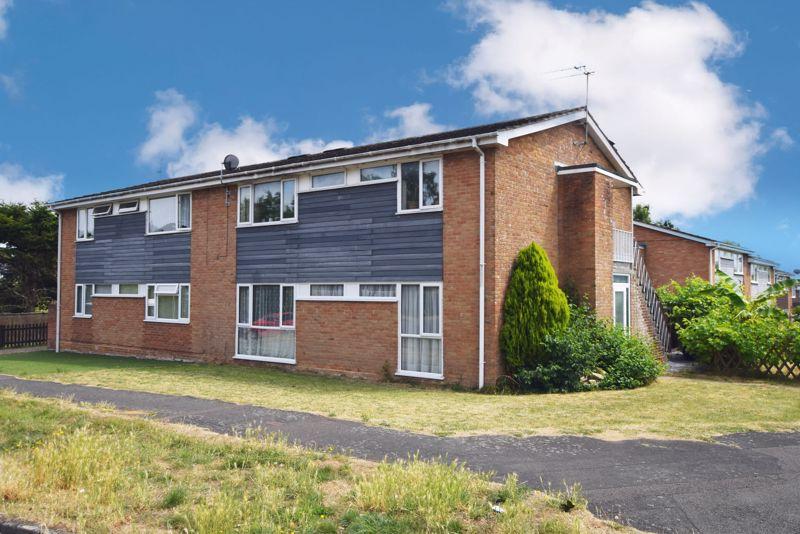 Wooteys Way, Alton, Hampshire 2 bed maisonette - £259,950