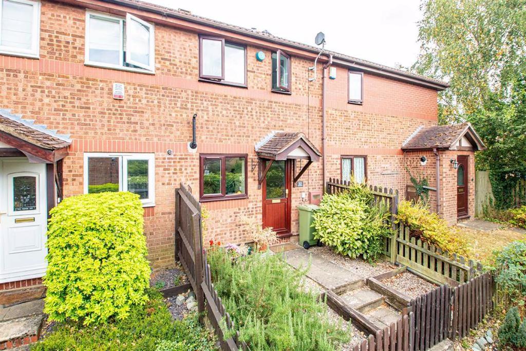 Primatt Crescent Shenley Church End 2 Bed Terraced House £1 195