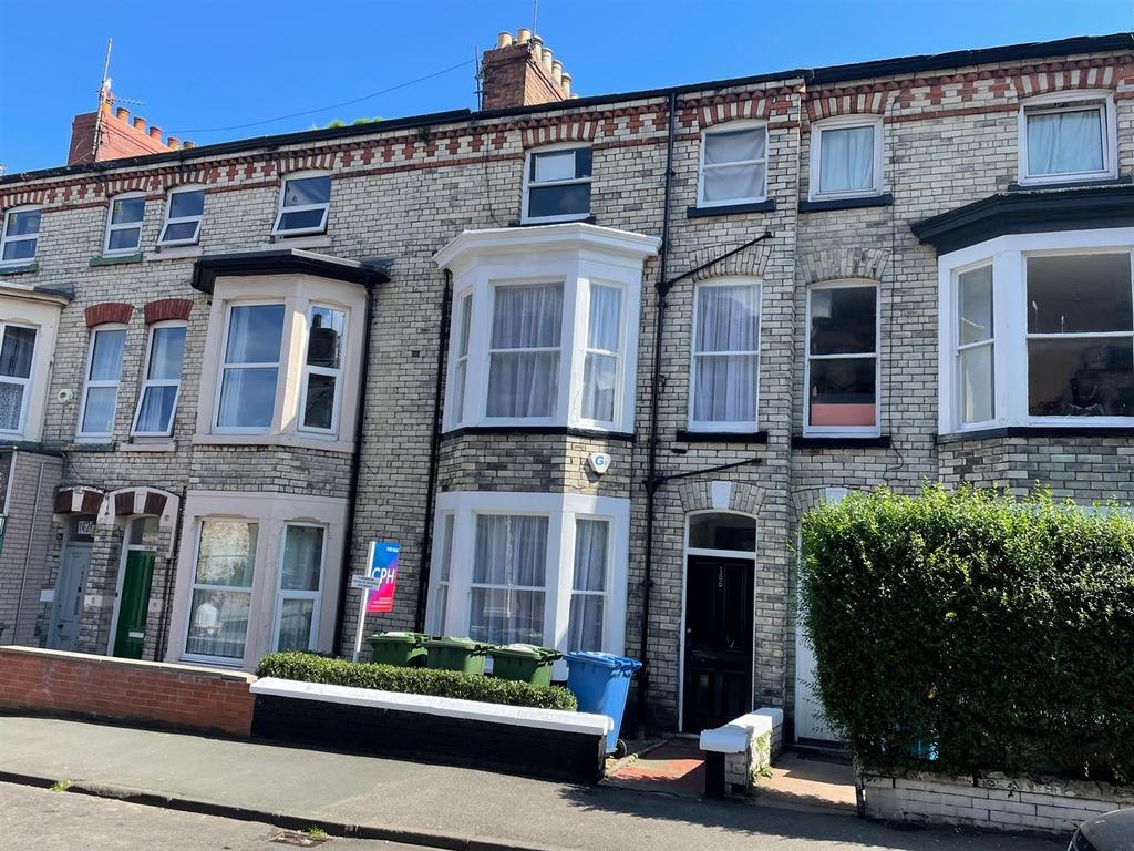 Victoria Road, Scarborough 6 bed terraced house - £160,000