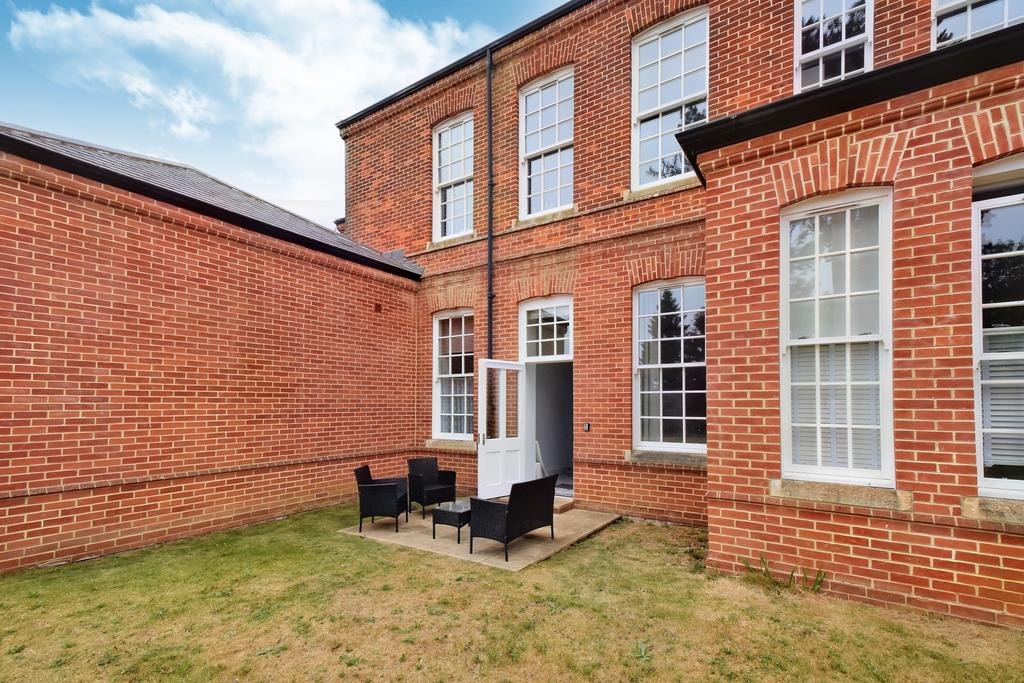Whitecroft Park, Newport PO30 2 bed apartment - £895 pcm (£207 pw)