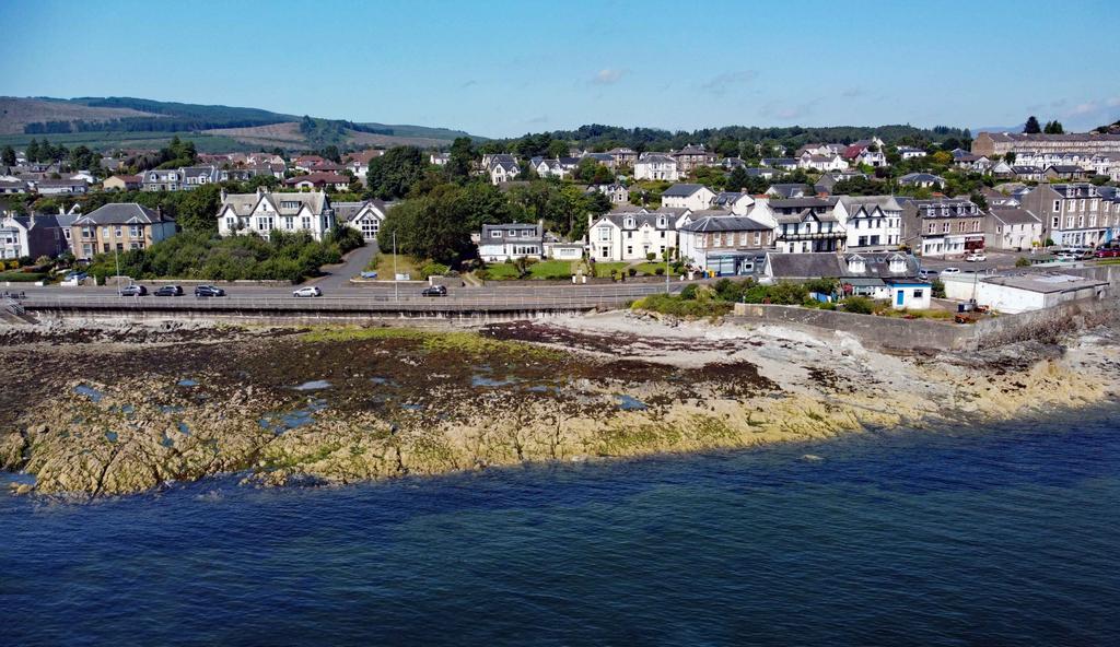 231 Alexandra Parade, Dunoon, Argyll, PA23 2 bed flat - £100,000