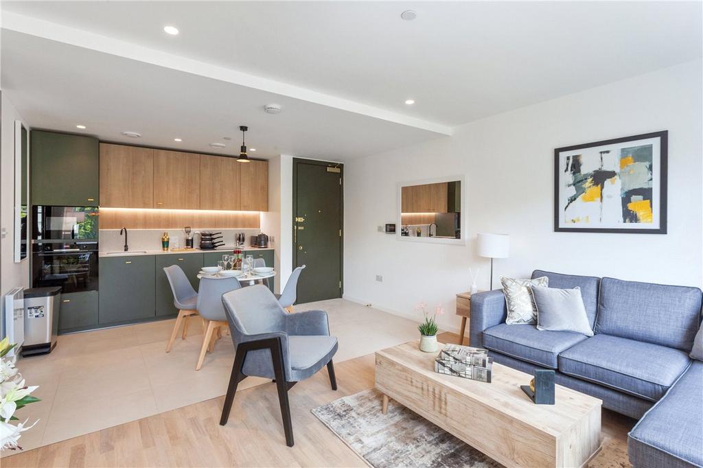 Salisbury Square, Hatfield... 1 bed flat - £285,000