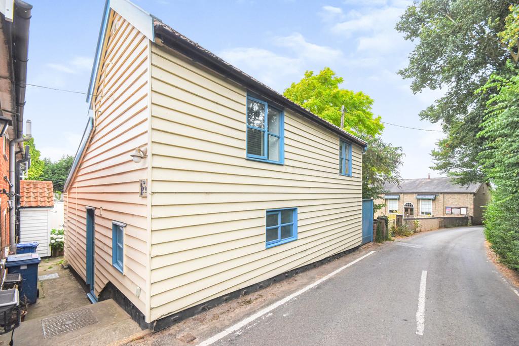 Pin Mill Road, Chelmondiston 2 bed detached house - £850 pcm (£196 pw)