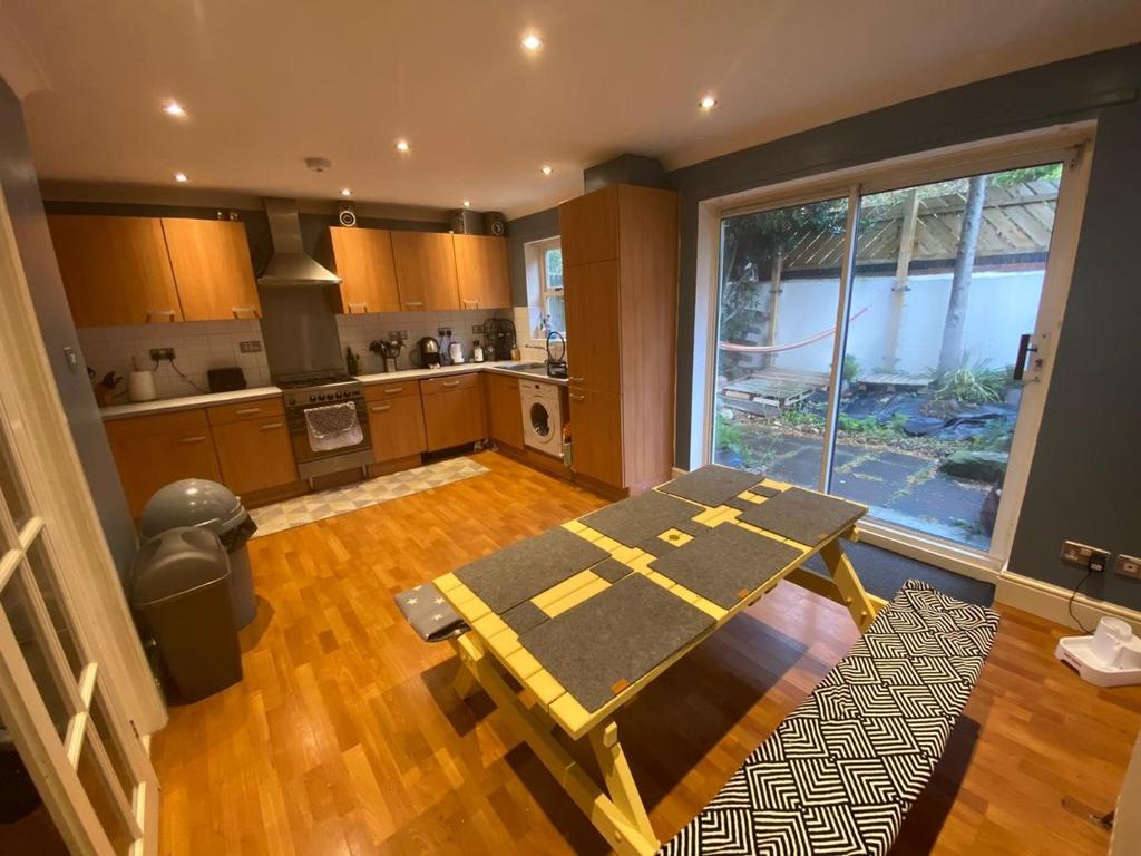Trinity Courtyard, Newcastle upon Tyne 5 bed house share to rent - £375 ...