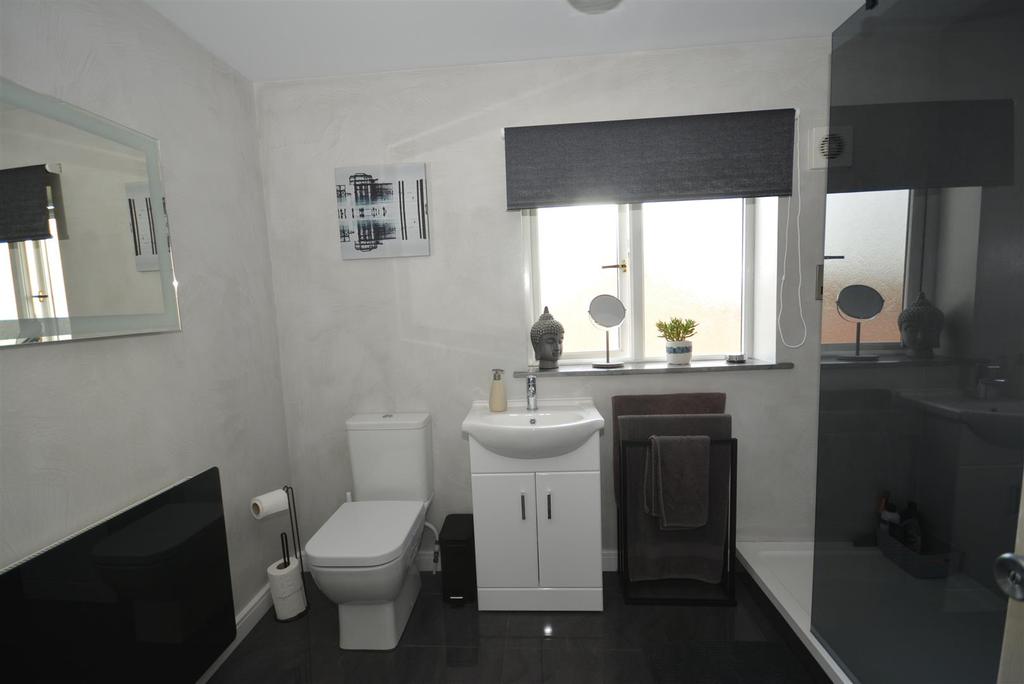 Ash Grove, New Tupton, Chesterfield, S42 6FB 4 bed detached house - £ ...