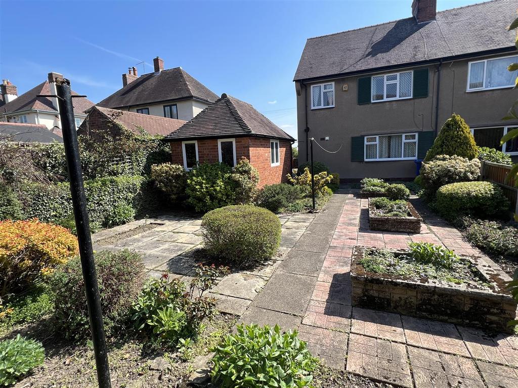 Tapton View Road, Newbold... 3 bed semi-detached house - £200,000