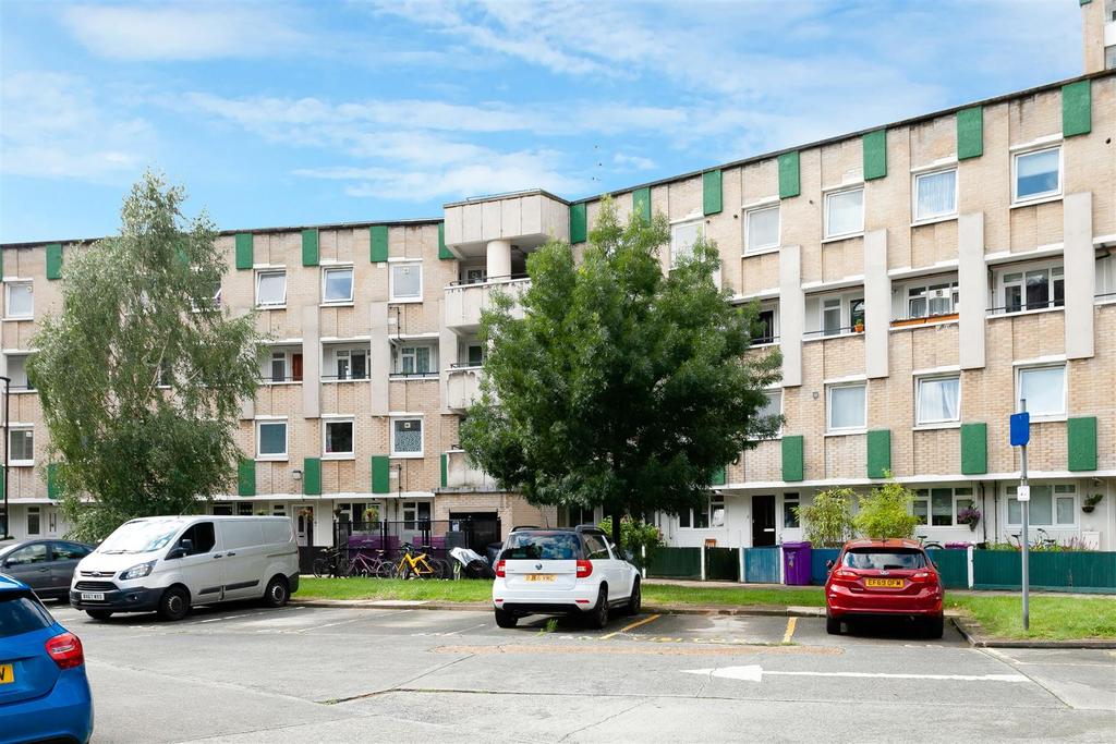 Harold House, Mace Street, London, E2 3 bed maisonette for sale - £425,000