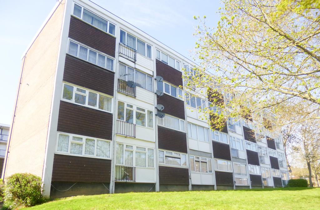 The Knares, Basildon, SS16 1 bed flat - £850 pcm (£196 pw)