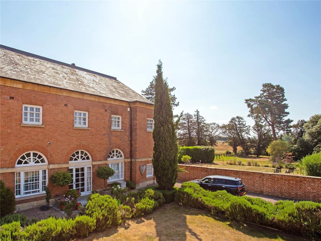 Dunstall Court, Croome D'abitot... 4 bed end of terrace house - £925,000