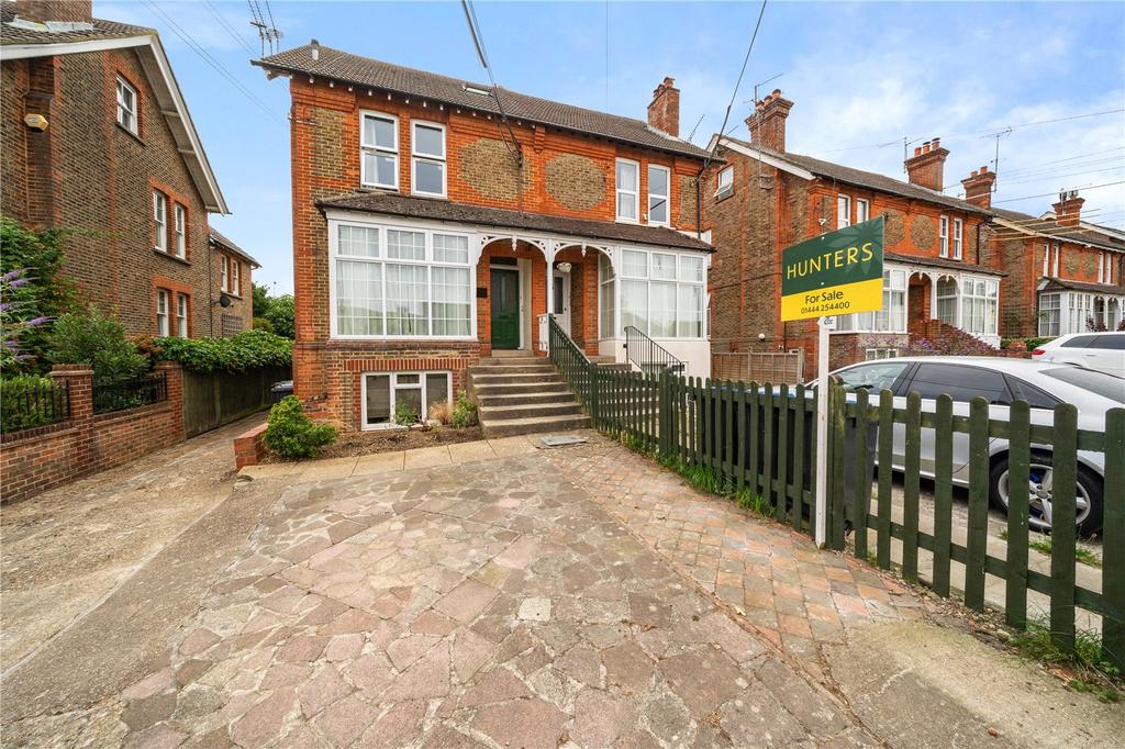 Mill Road, Burgess Hill, West Sussex, RH15 2 bed apartment for sale - £ ...