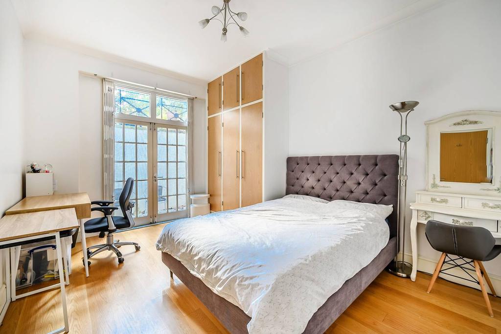 Rosary Gardens, South Kensington... 2 bed flat - £2,925 pcm (£675 pw)