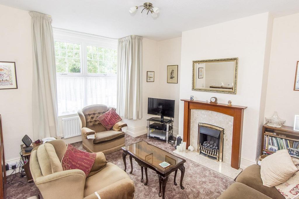 Rosebery Avenue, Kibworth Beauchamp... 3 bed semi-detached house - £300,000