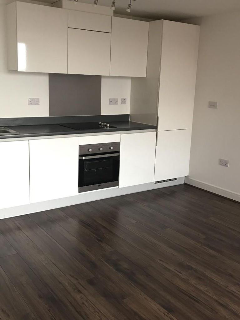 The Landmark, Waterfront West, DY5 1LZ 1 bed apartment - £675 pcm (£156 pw)