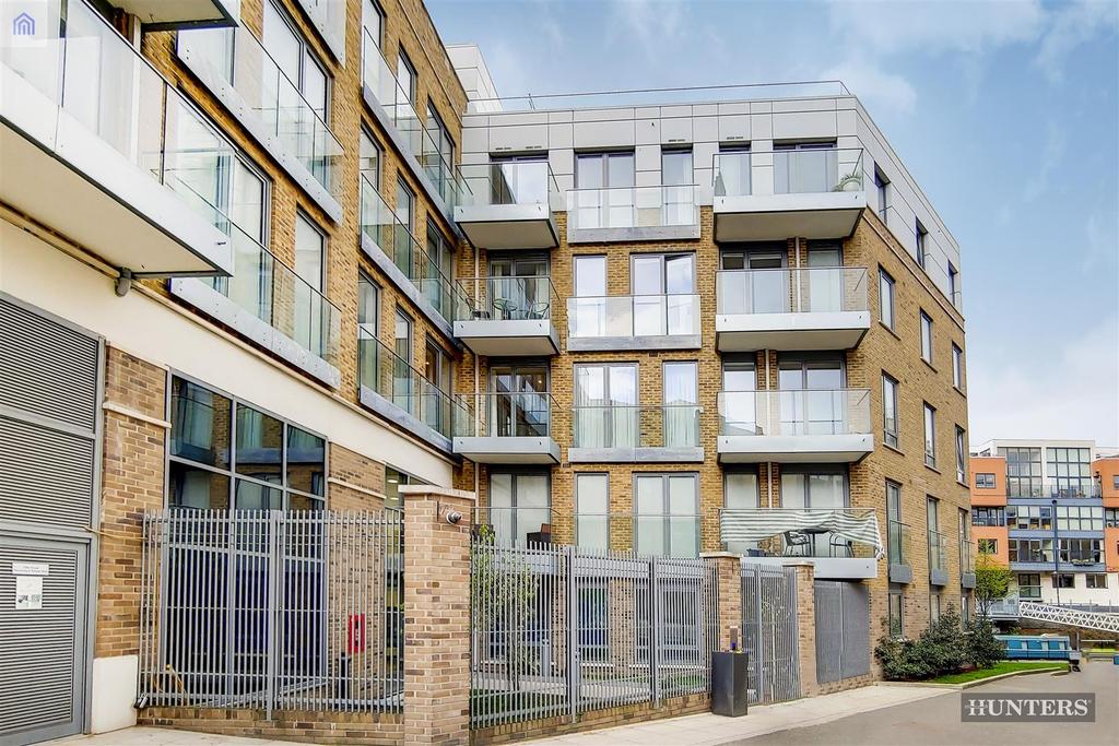Elite House, London, E14 7PT 2 bed apartment - £418,000