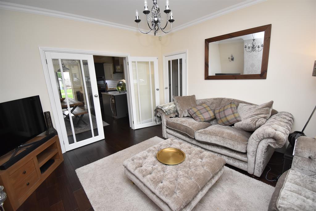 Croomes Hill, Downend, Bristol, BS16 5EH 4 bed semi-detached house - £ ...