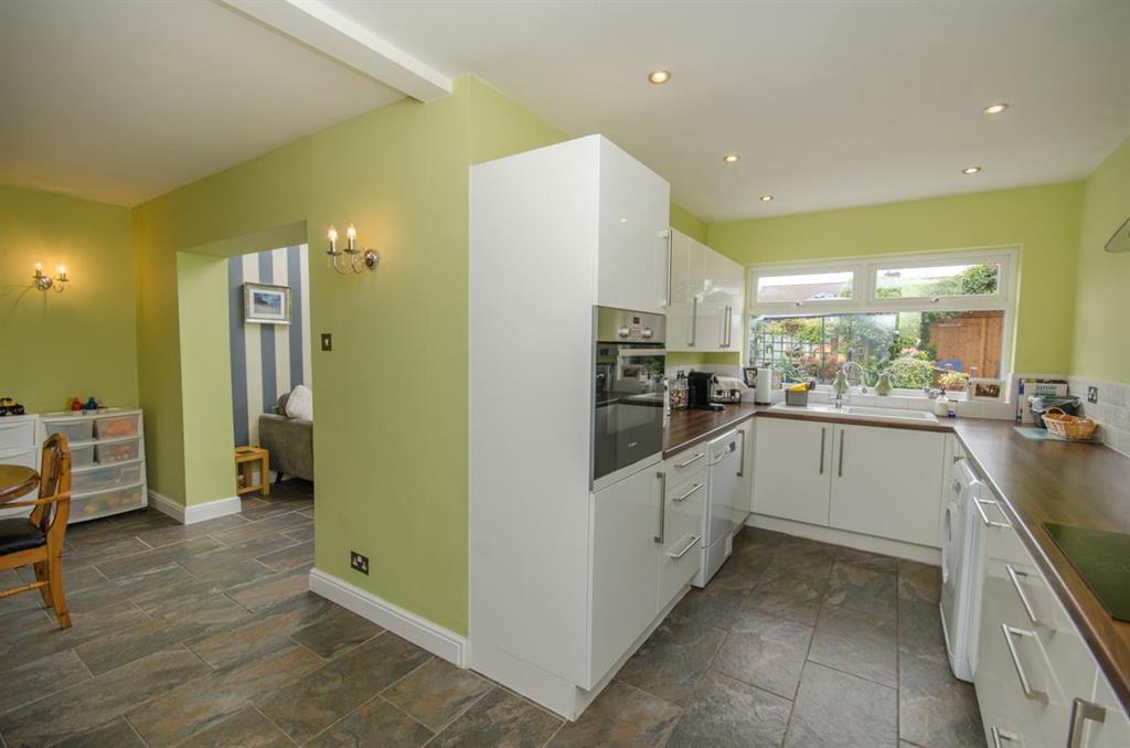 Springleaze, Mangotsfield, Bristol... 3 bed semi-detached house - £425,000
