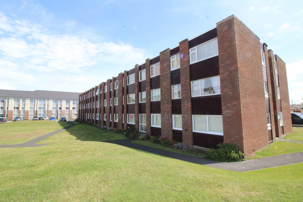 Greystoke Court, 79 Clifton Drive... 1 bed apartment - £50,000