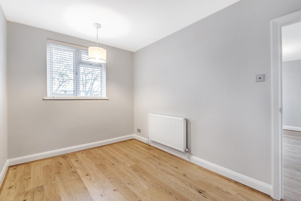 Hartington Court, London W4 2 bed flat - £2,000 pcm (£462 pw)