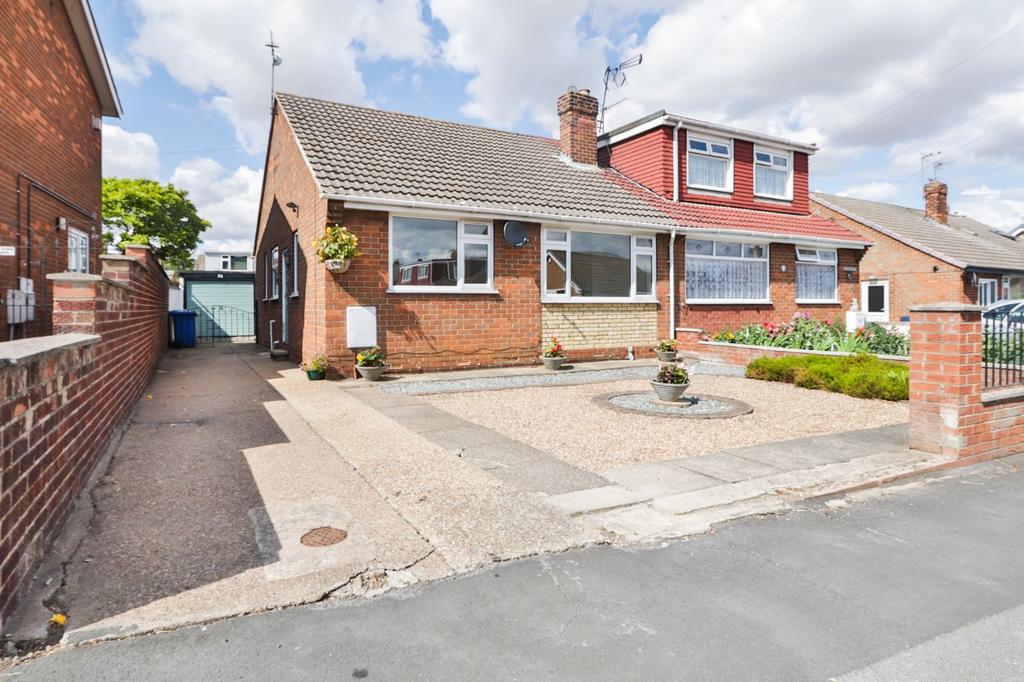 Albemarle Road, Keyingham, Hull, HU12 2 bed bungalow - £145,000