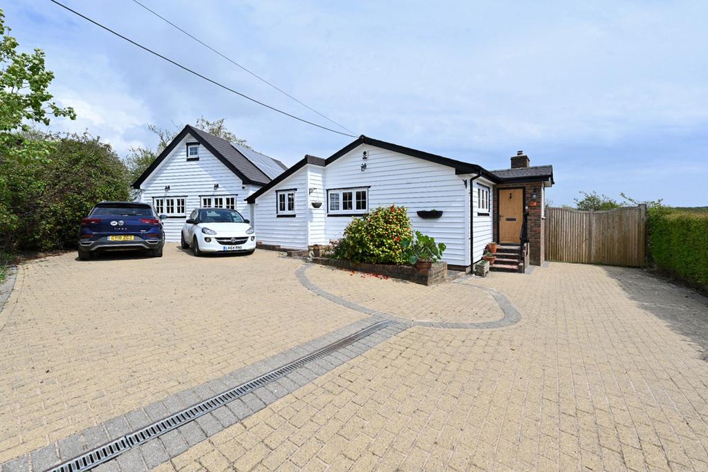 North Lane, Guestling, TN35 3 bed cottage - £750,000