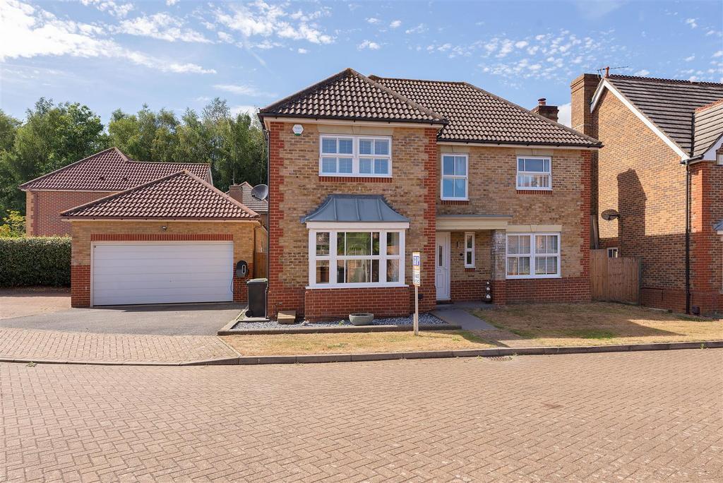 Stirling Road, Kings Hill 4 bed detached house - £685,000