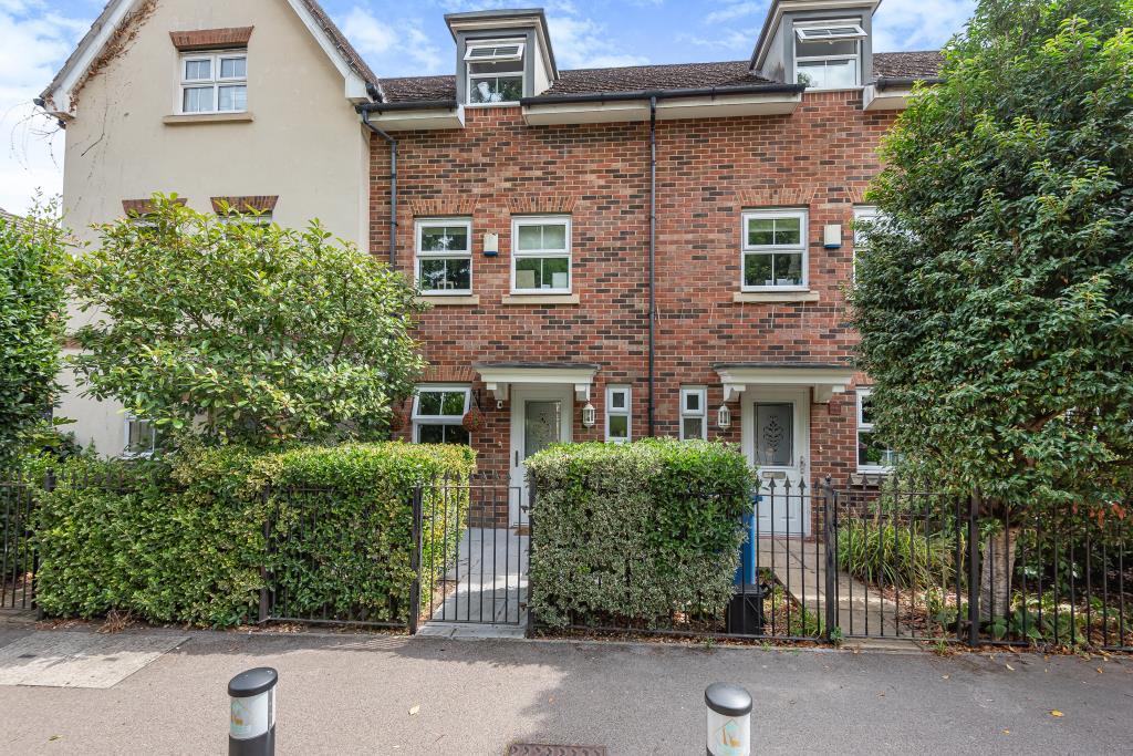 Cranbourne Towers, Ascot, SL5 3 bed townhouse - £2,350 pcm (£542 pw)