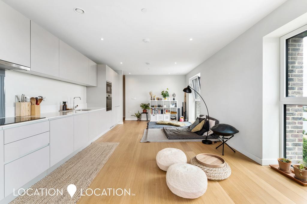 Navigation Point, N17 2 bed flat - £2,250 pcm (£519 pw)