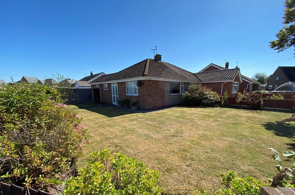 Savon Hook, Formby, Liverpool, L37 2 bed semi-detached bungalow - £225,000