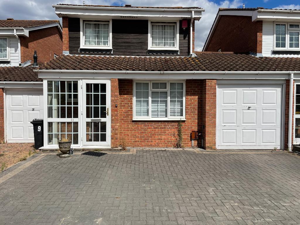 Fieldside Close, Locksbottom, Orpington, Kent, BR6 7TT 3 bed detached ...