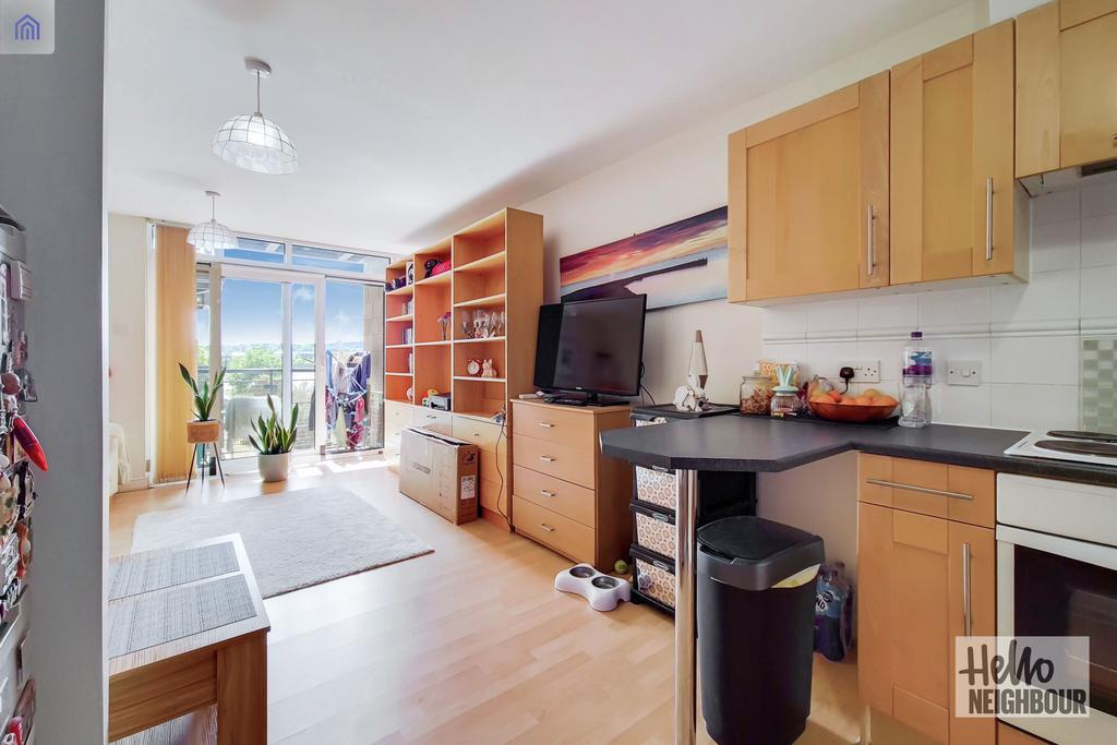 Fishguard Way, London, E16 2 bed apartment - £1,600 pcm (£369 pw)