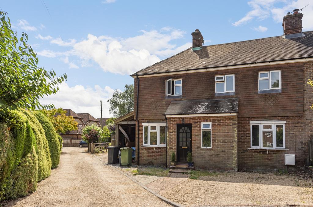 Boyneswood Close, Medstead, Alton, Hampshire, GU34 3 bed semi-detached ...