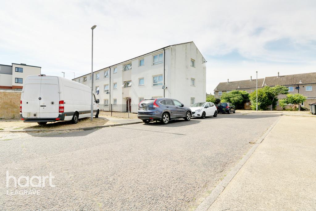 Pottery Close, Luton 2 bed apartment - £155,000
