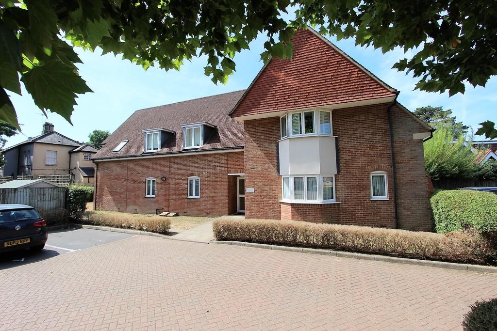 Wingfield Court, Banstead 2 bed ground floor flat - £375,000