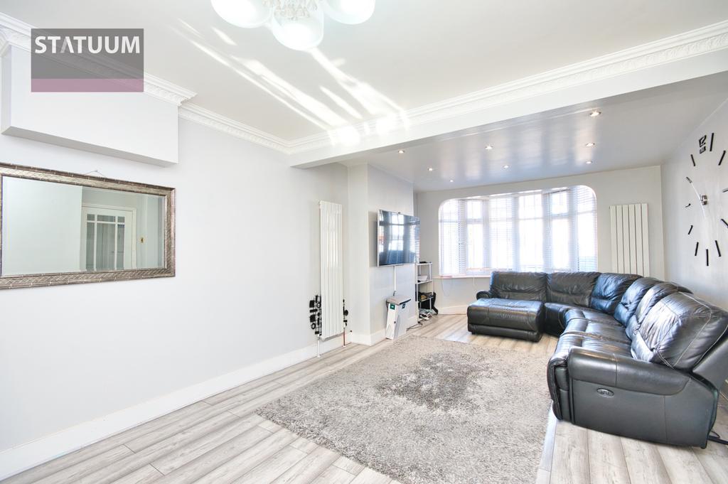 Westrow Drive, Barking, Upney... 5 bed terraced house - £2,395 pcm (£ ...