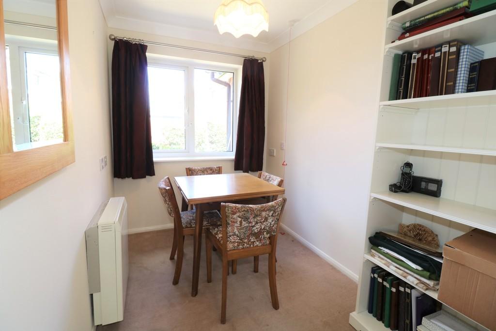 Ashdene Gardens, Kenilworth 2 bed detached bungalow - £235,000