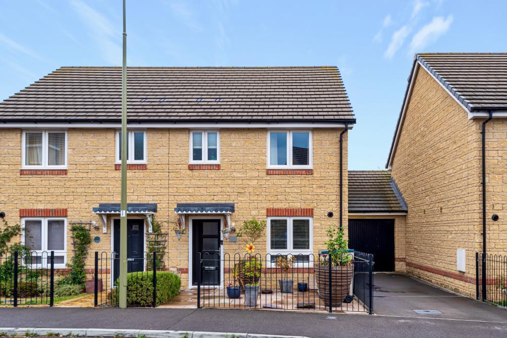 Didcot, Oxfordshire, OX11 3 bed semi-detached house - £400,000