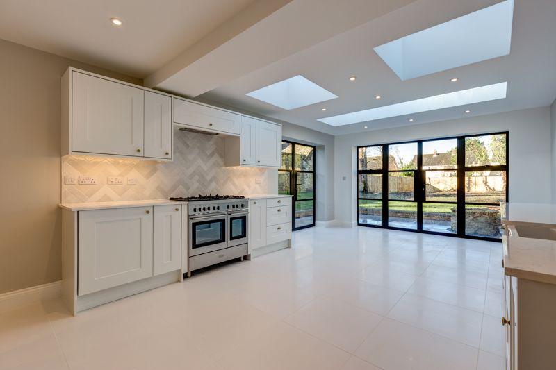 Bicester Road, Kidlington 2 bed semi-detached house - £1,600 pcm (£369 pw)