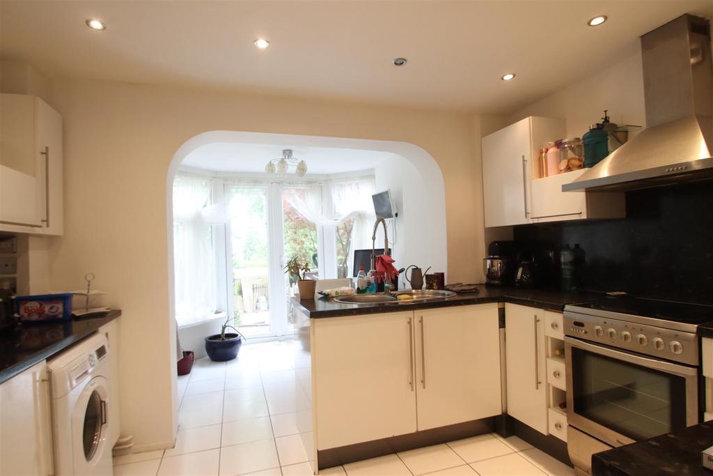 Raddlebarn Farm Drive, Birmingham 2 bed house - £1,000 pcm (£231 pw)